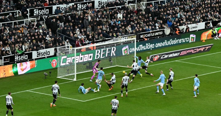 Man City đặt một chân vào chung kết Cup Liên đoàn