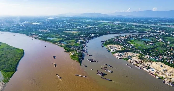 Ngã ba Hồng Lô và những điều chưa kể