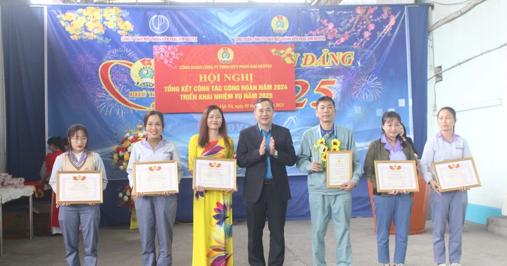 “Tết sum vầy - Xuân ơn Đảng” cùng công nhân lao động Công ty TNHH MTV ...