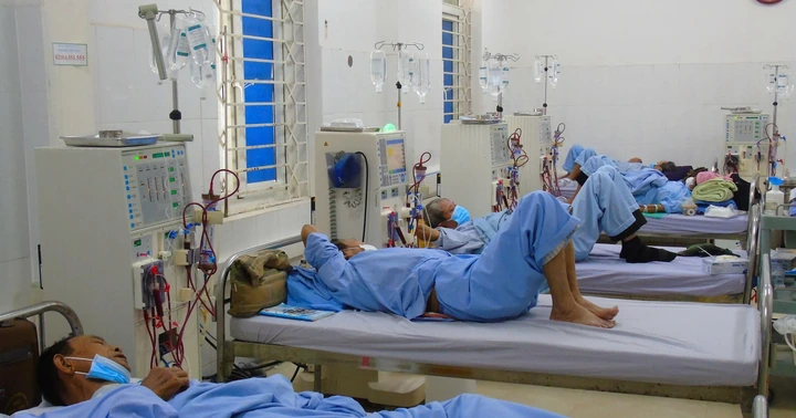 TTYT Cẩm Khê lắp đặt thêm máy chạy thận nhân tạo phục vụ người bệnh